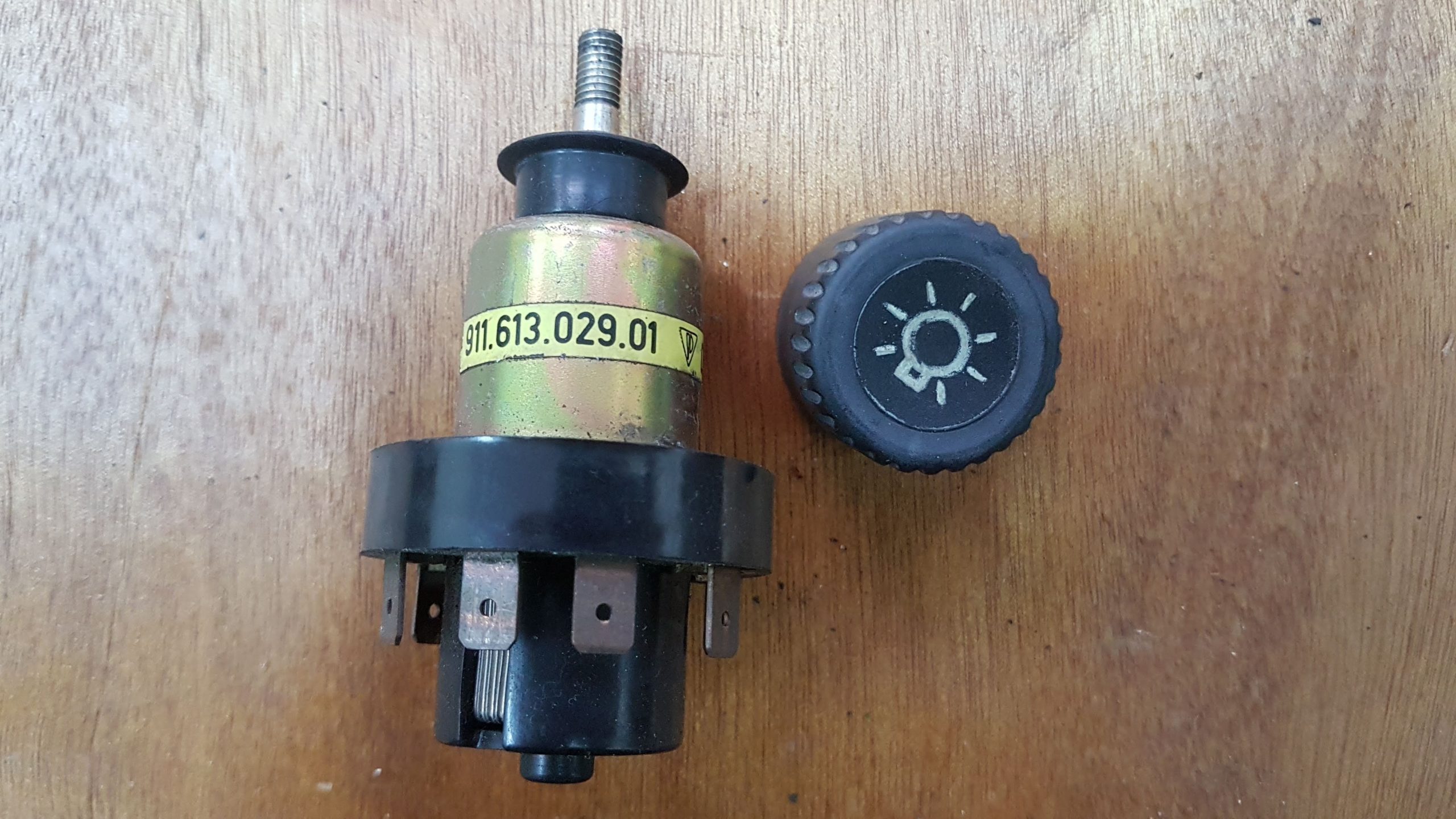 91161302901 Switch | HERITAGE STOCKS - Original Parts