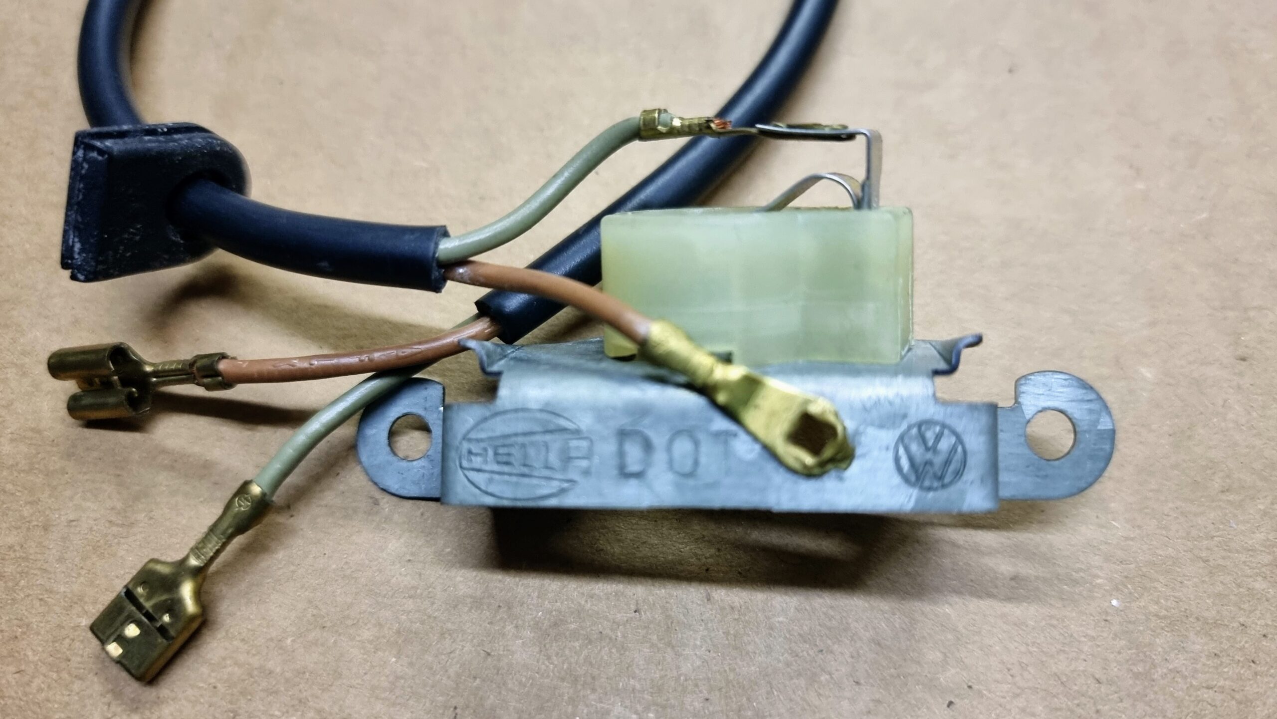 311943117C Bulb holder | HERITAGE STOCKS - Original Parts