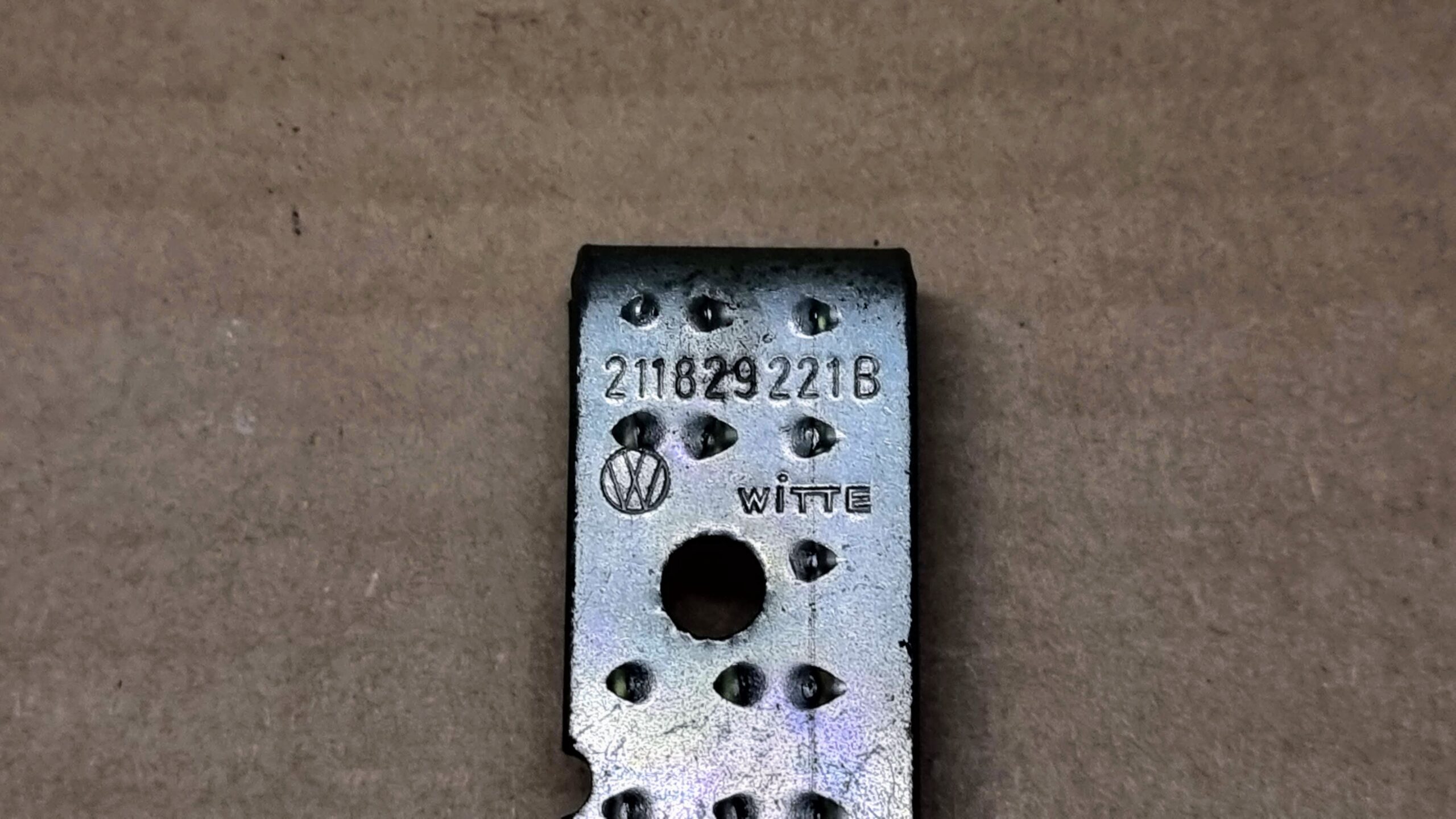 211829221B Striker plate | HERITAGE STOCKS - Original Parts