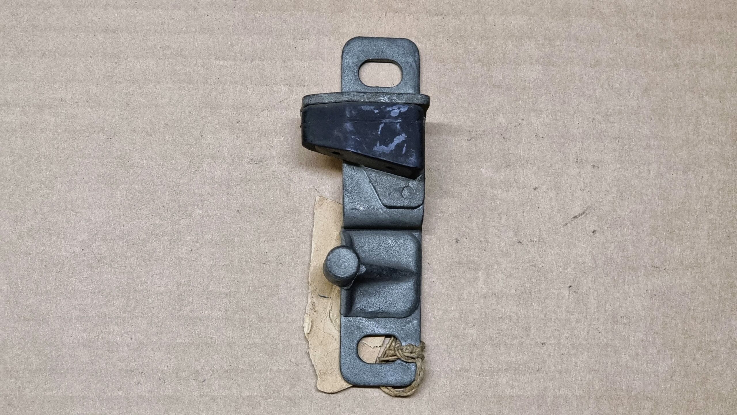 211843636A Striker plate | HERITAGE STOCKS - Original Parts