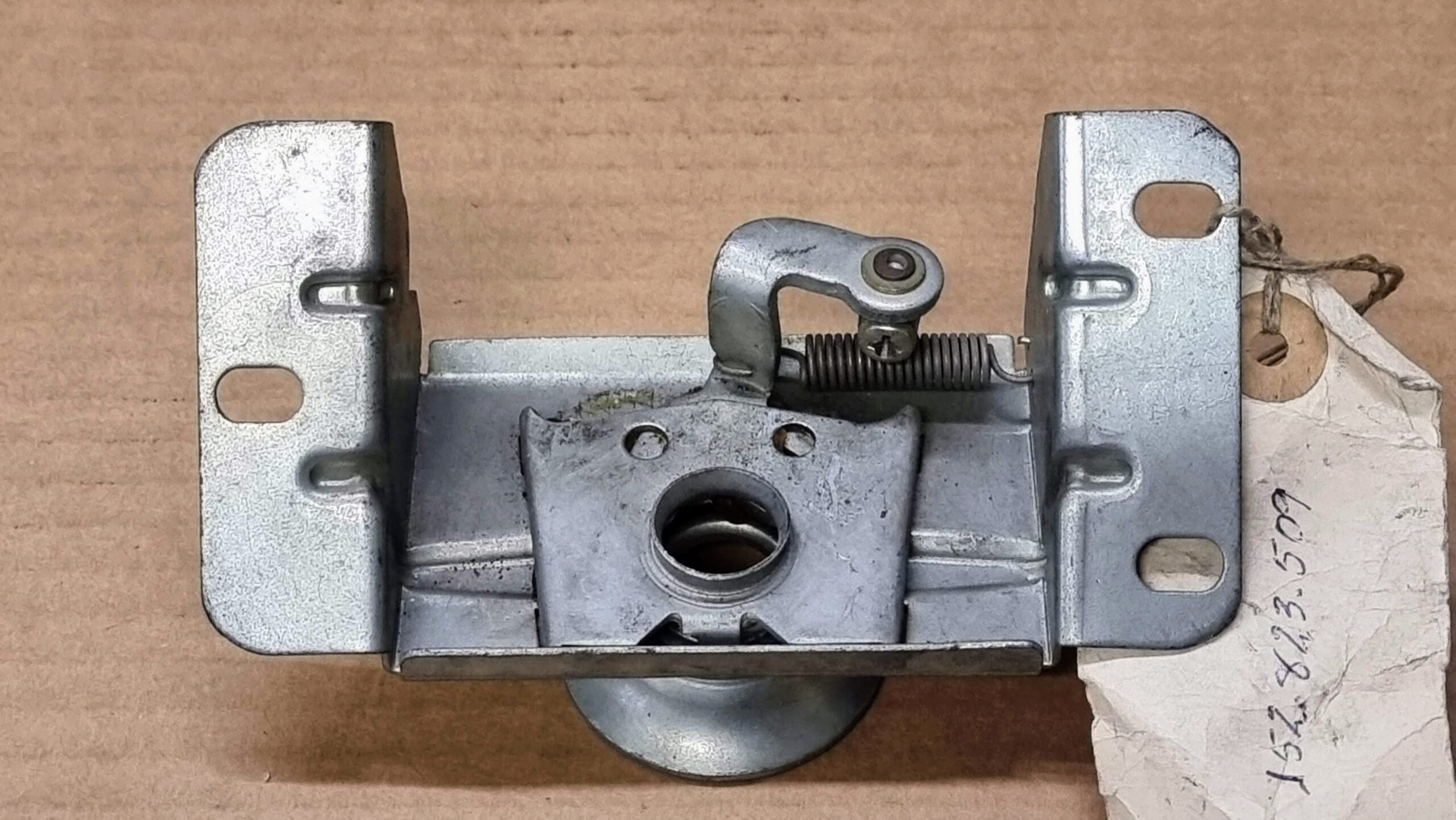 152823509 Lock on apron | HERITAGE STOCKS - Original Parts