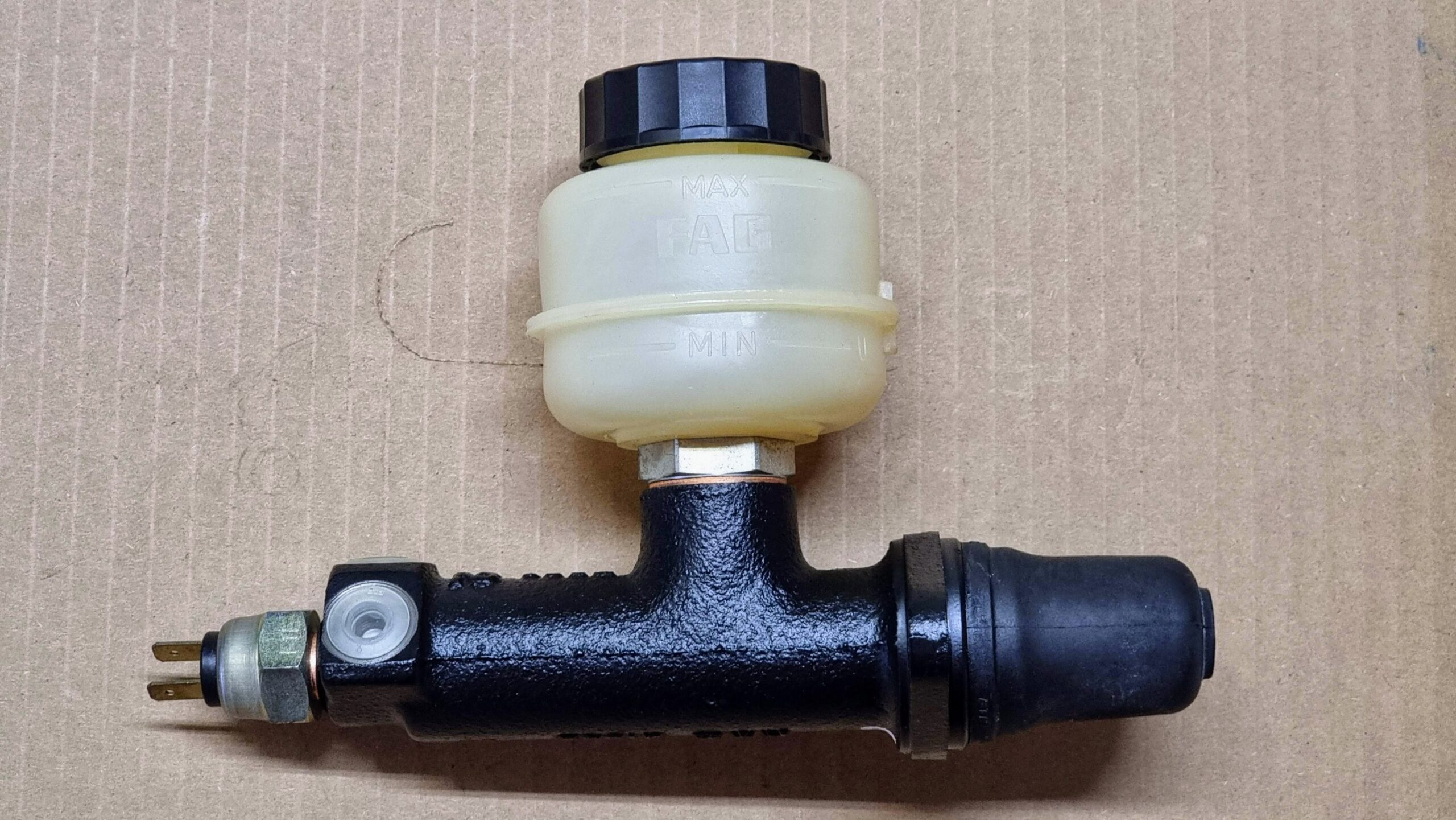 211611011J Brake cylinder | HERITAGE STOCKS - Original Parts